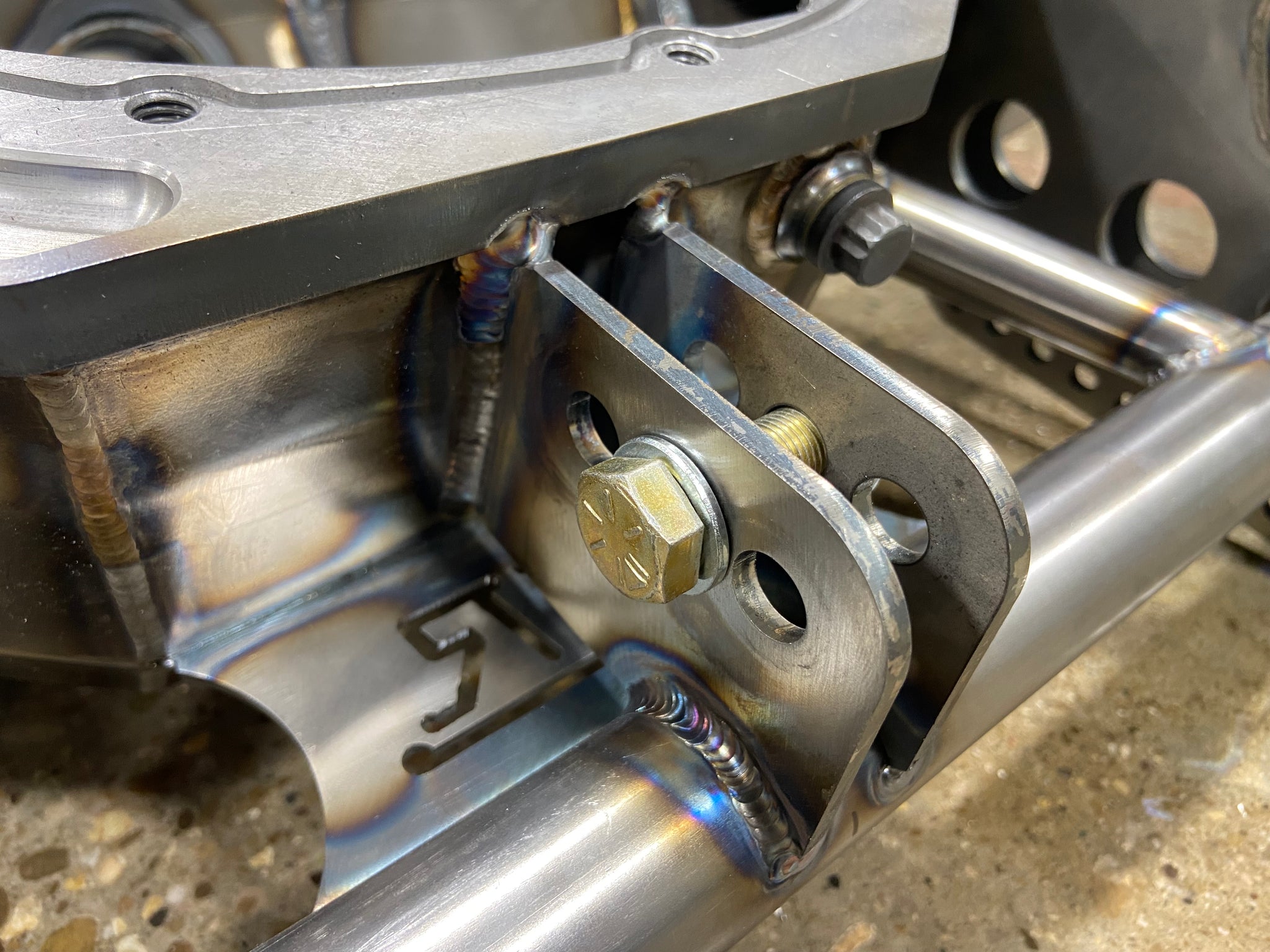 Vertical Wishbone Mount Kit – Tin Soldier Racecars